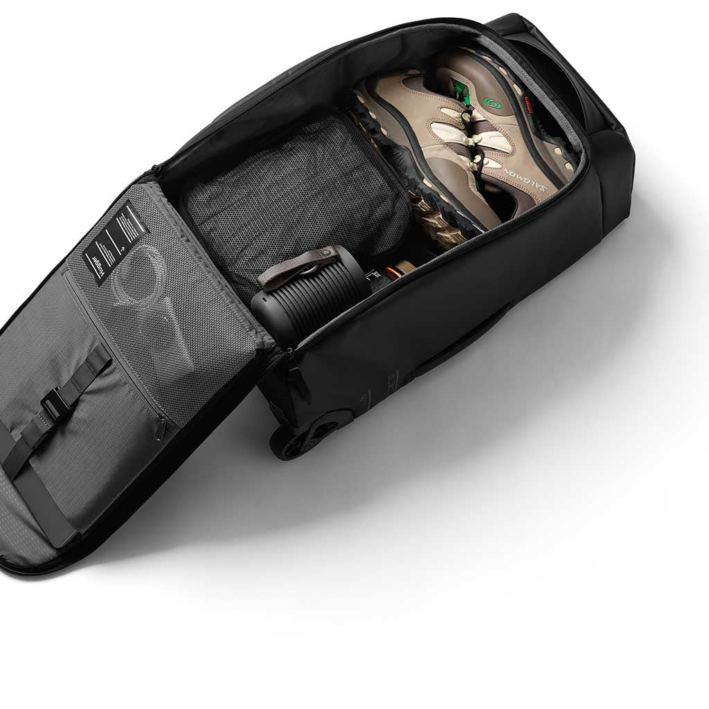 Db Journey | Hugger Roller Bag Carry-On 40 | Black Out - WildBounds