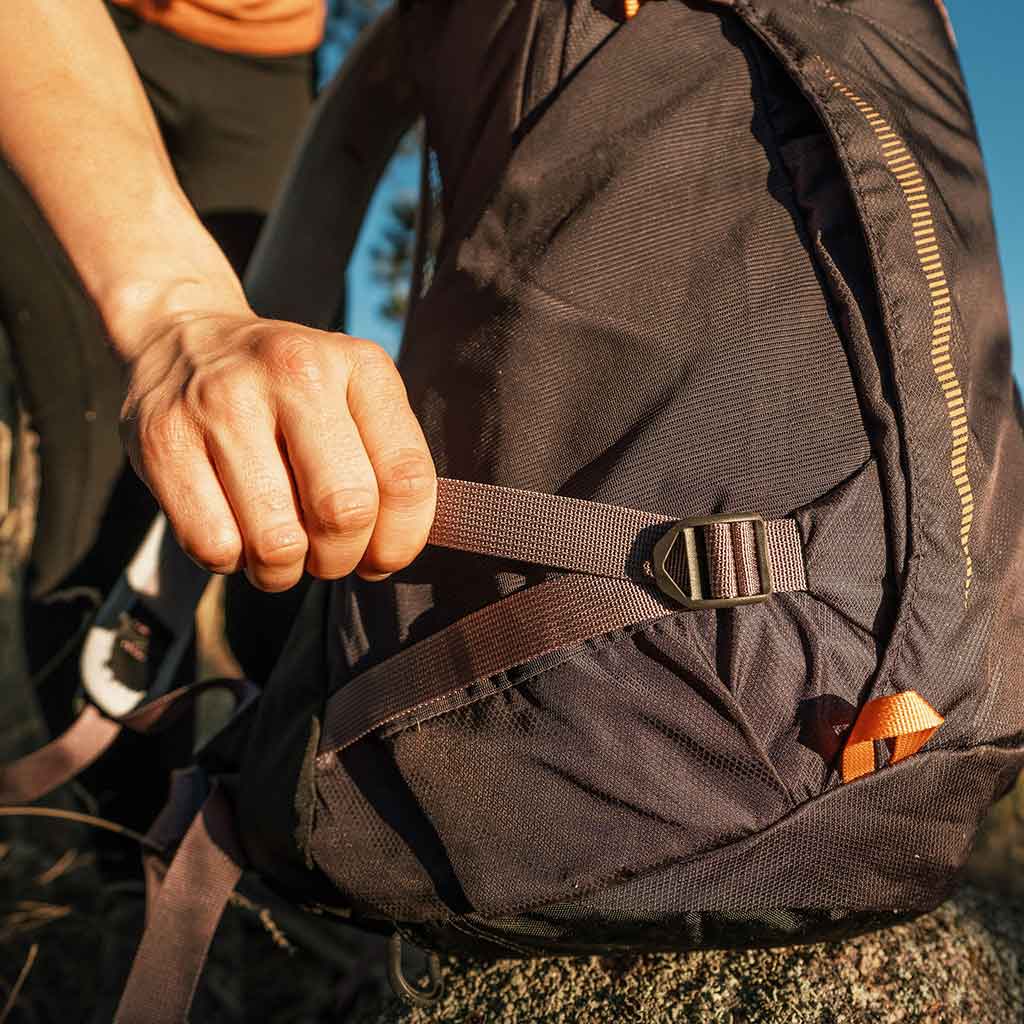 Osprey | Hikelite 26 Backpack| Purple Ink/Purple Dusk/Cheddar Orange - WildBounds